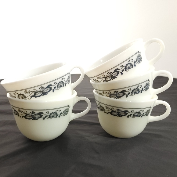 Pyrex | Kitchen | Vintage Pyrex Corning Milk Glass Old Town Blue Onion ...